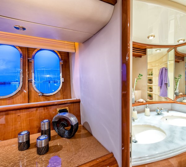 MANU Yacht Charter Details, Azimut 68 | CHARTERWORLD Luxury Superyachts